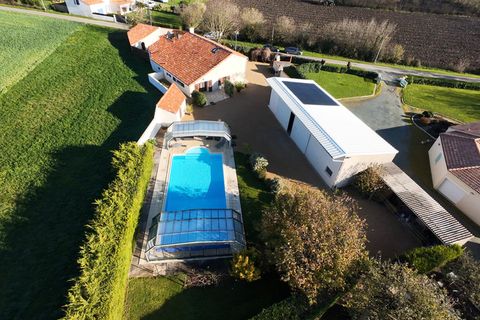 Country house for sale in Nalliers, Vendee - € 397,000 | Ref ...