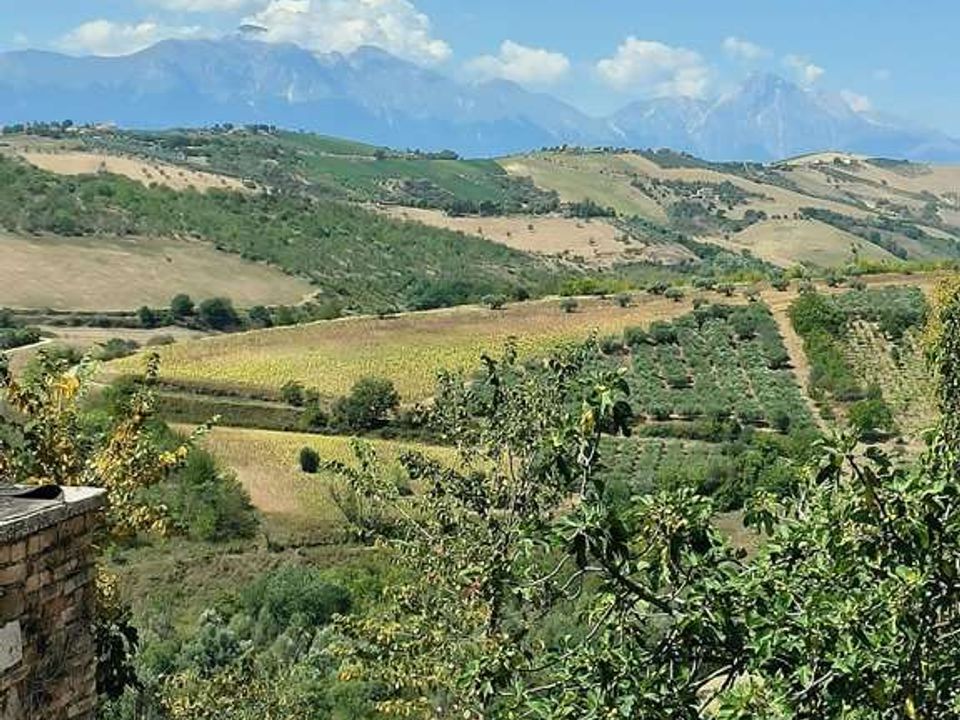 Country houses for sale in Abruzzo | Kyero