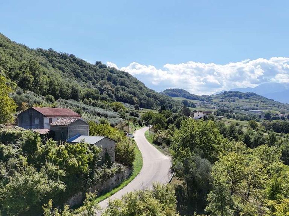 Country houses for sale in Abruzzo | Kyero