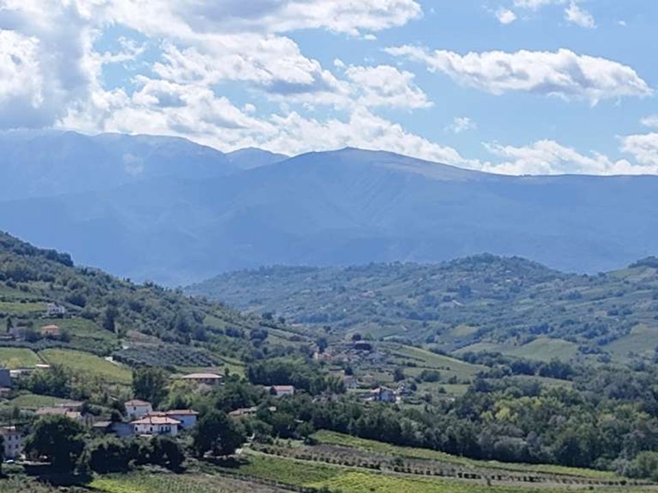Country houses for sale in Abruzzo | Kyero